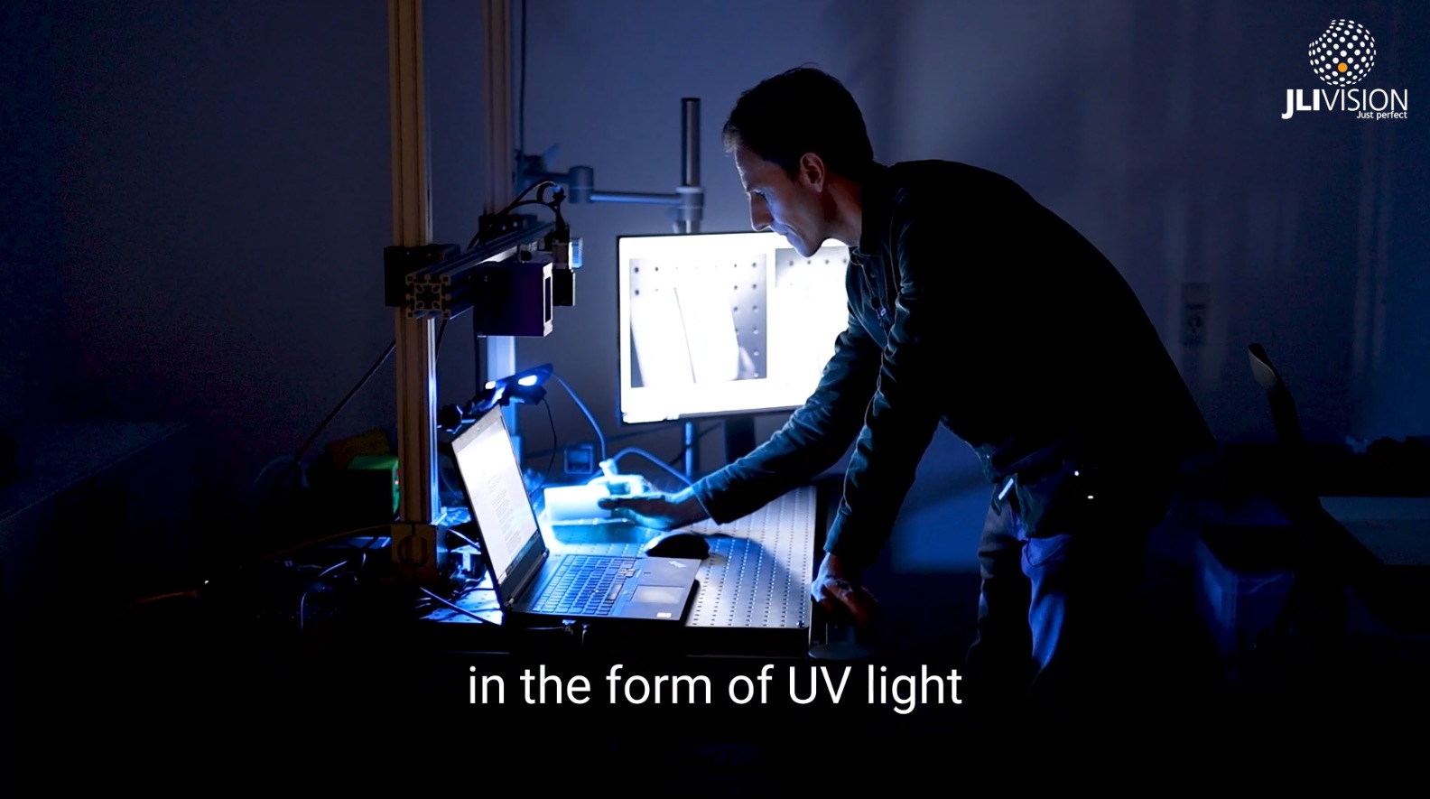 [The Vision Lab #37] Using spectral imaging to find defects on transparent surfaces